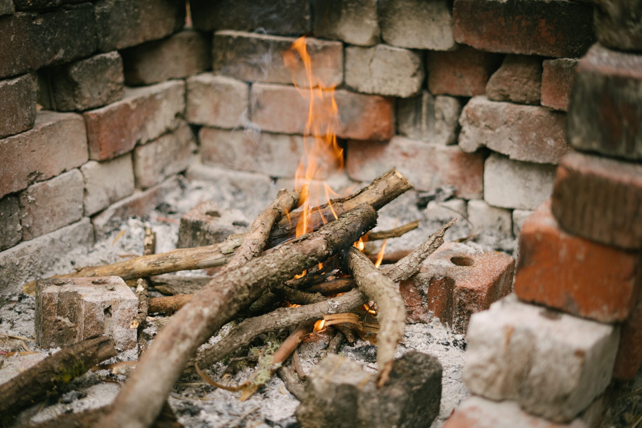 A Complete Guide to Building a Backyard Fire Pit - RiverBend Materials